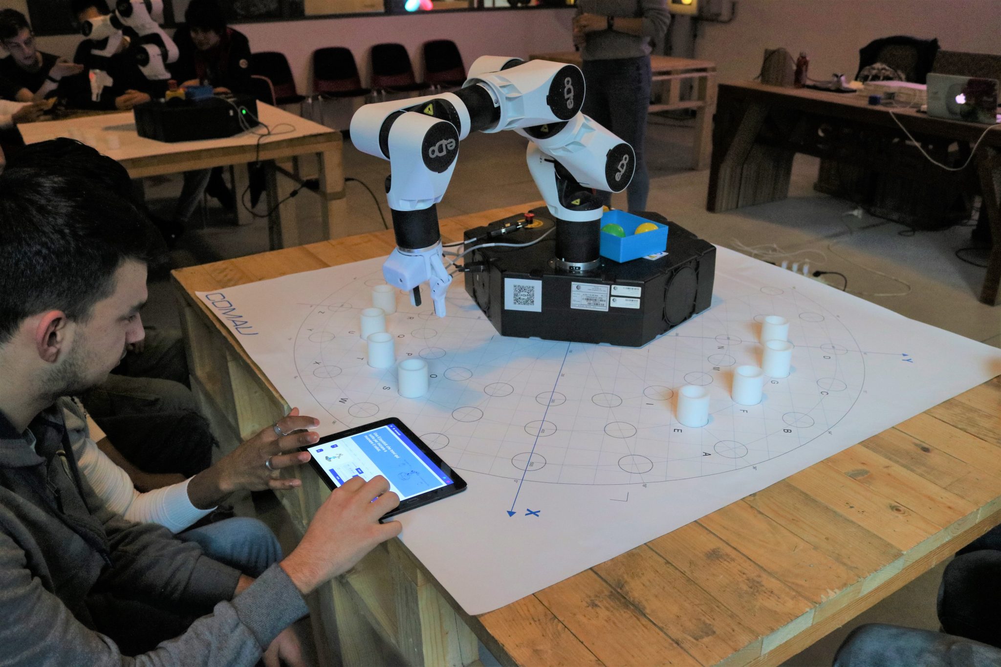 Come programmare un robot: a "Io, Robotto" Comau con e.DO e i suoi ...